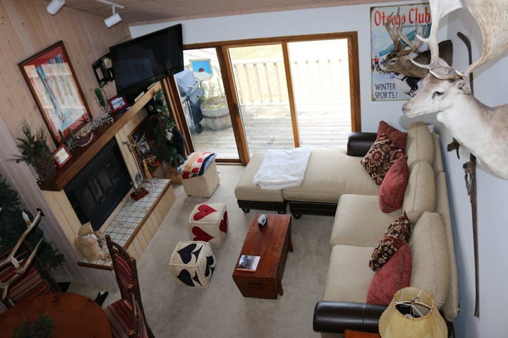 Summer Golf / Winter Ski Condo In Gaylord Overlooking The Otsego Club And Resort - Gaylord, MI