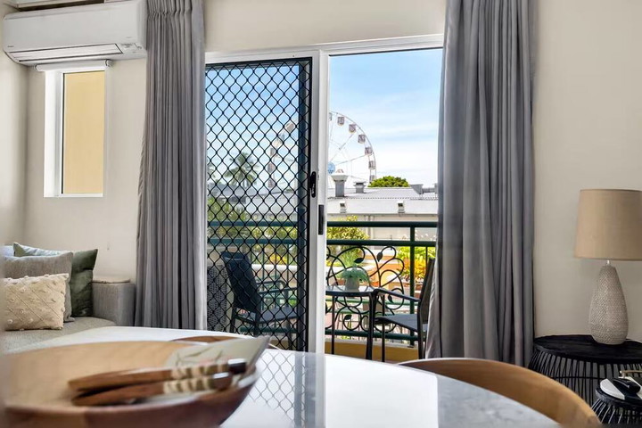 Juliettes View | Boutique Stay Near Esplanade - Cairns