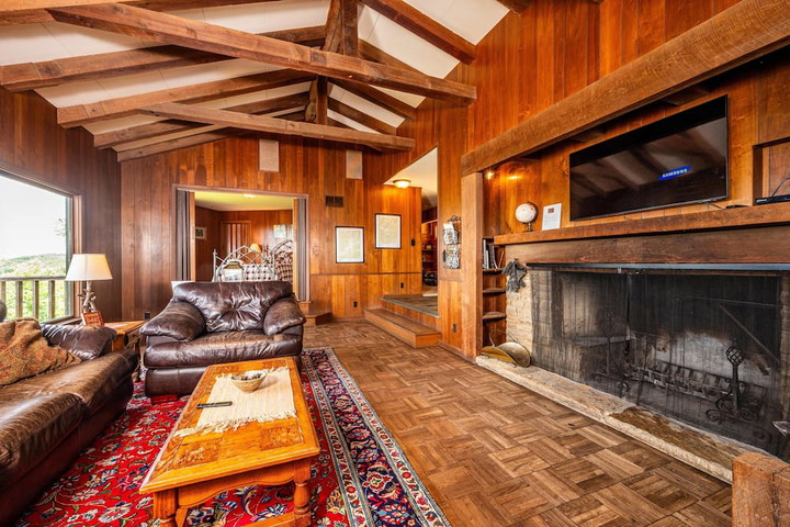 Across From State Park | Views & 2 Min To Nashville 3br, 2ba - Nashville, IN