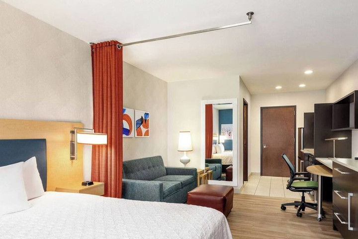 King Studio Suite W/ A Bright Layout, Relaxing Ambience, & Comfortable Feel - New York