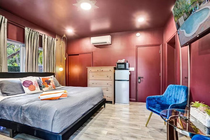 Kiki 5 - Men's Clothing Optional Guest House - Fort Lauderdale