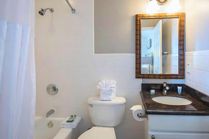 Amazing View! Relaxing Unit, Terrace W/ Water View, Full Kitchen! Onsite Pool - Duck Key, FL