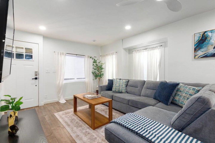 Central 3-bedroom House With A Yard And Free Parking, Near Downtown - San Diego, CA