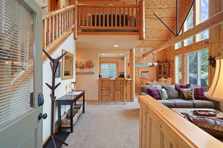 Deer Park Cabin - Coziest Of Cabins, Wildlife Views, Fireplace - Redmond, OR