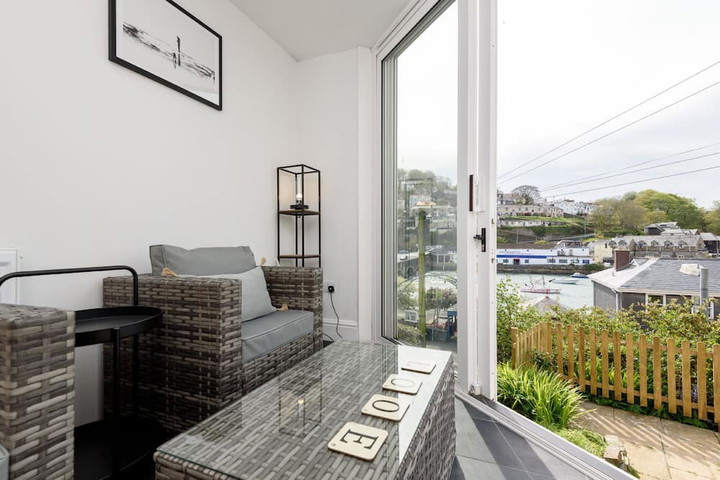 Fabulous Town Centre Property With River Views. - Looe