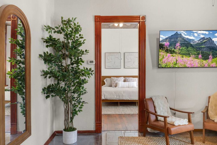 Downtown View | In Unit Laundry | Parking | King Bed - Great Falls, MT