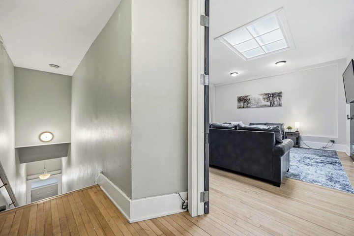 The Skylight Vault - Bright Downtown Loft Living/pet Friendly/short Walk To Shop - Port Huron, MI