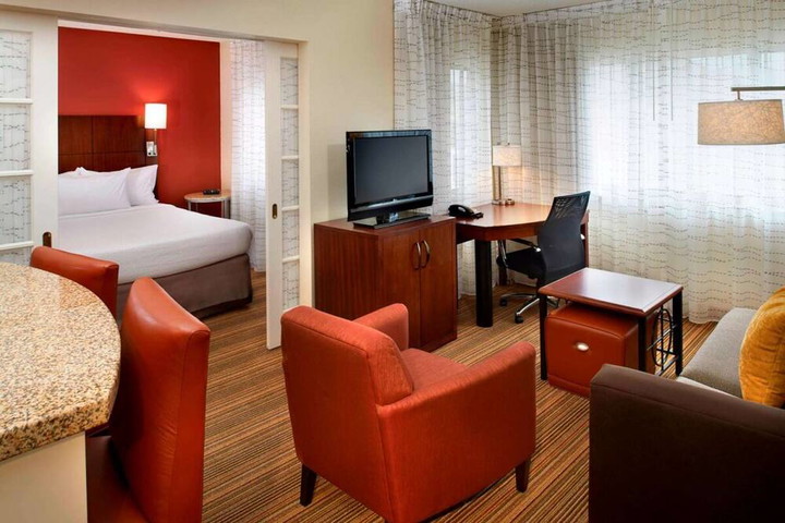 Family Fun At Detroit Zoo! Free Breakfast, Full Kitchen, Pet-friendly Property! - Warren, MI