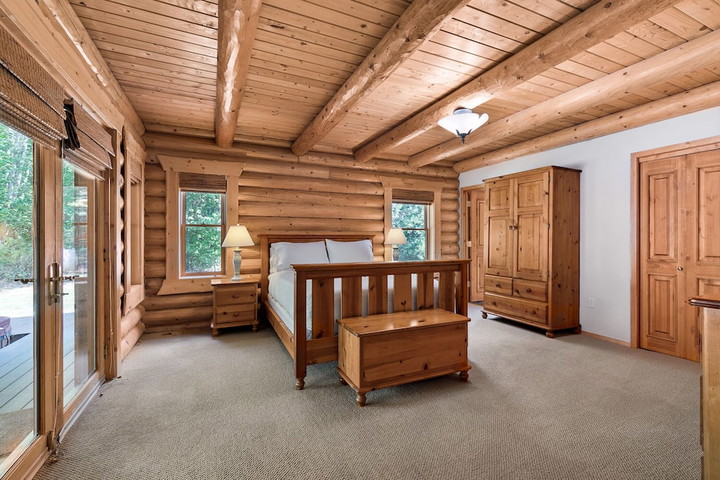 Grande Lodge: Luxurious Log Home On 6+ Acres W/ Hot Tub Near Hikes & More! - Skykomish, WA
