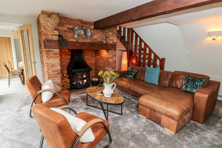 Northern Byre, Pet Friendly, Character Holiday Cottage In Sopley - Ringwood