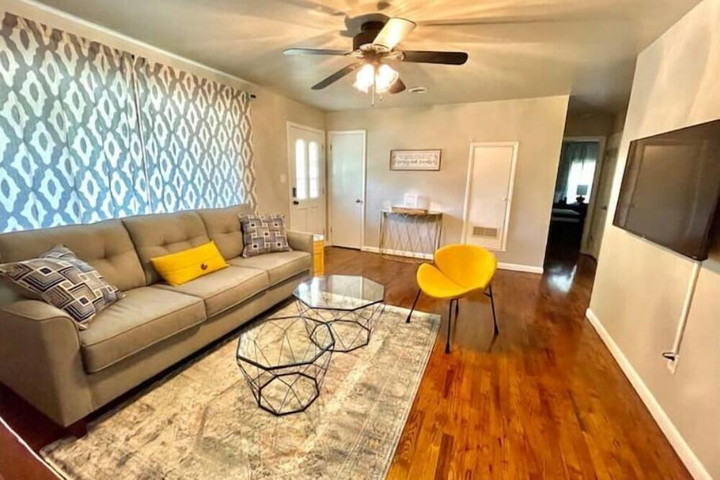 Just Like Home! Comfy King Bed, Remodeled! Clean! - Rogers, AR