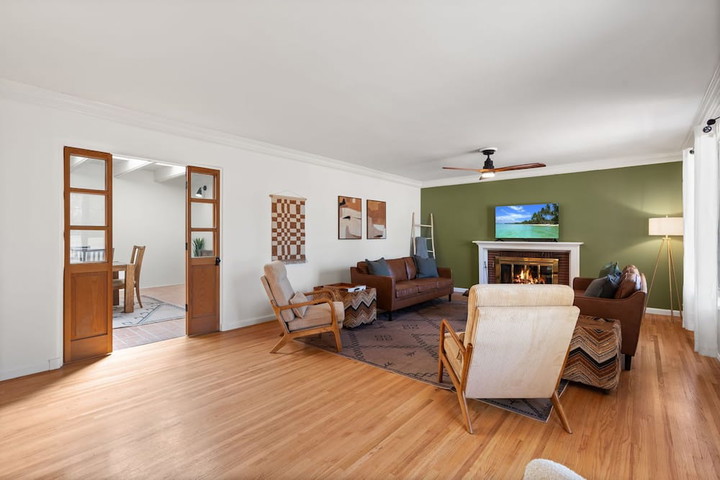 Updated Spacious 4-bedroom House Near Nob Hill And Unm. - Albuquerque, NM