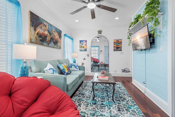 Turtle Nest Condo + Pool / 2nd Floor - Key West, FL
