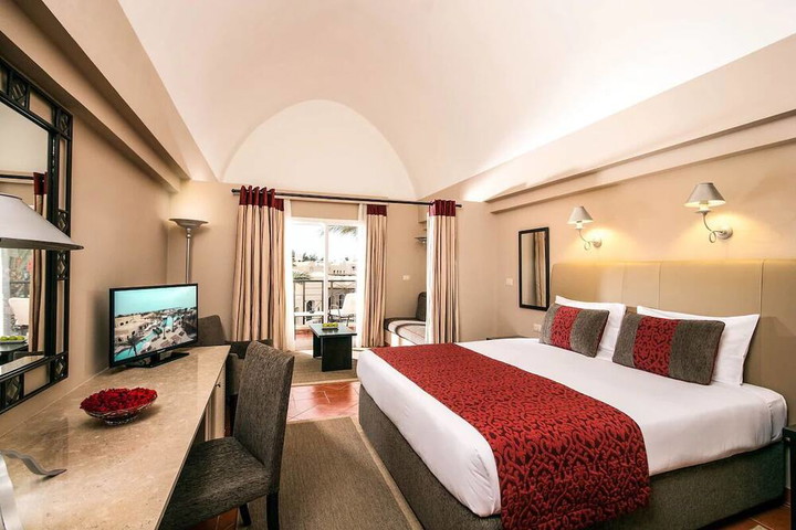 Scenic Seaside Room With Outdoor Pools | Near Hurghada's Best Attractions - Hurghada