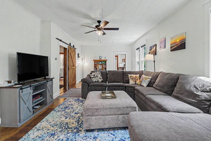 A Place For Paws - 3 Bedroom/2 Bath, Pet Friendly Home In Downtown Ludington! - Ludington, MI