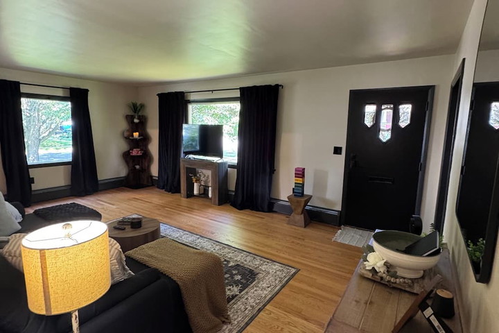 The Garden House - Renovated 2br - Walk To Llws - Williamsport, PA