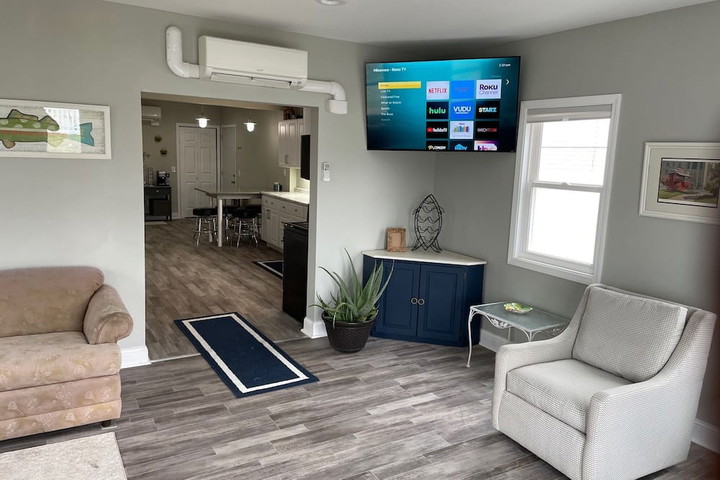 Buoy House Sandusky: Heated, In-ground Pool, Your Own Oasis! - Sandusky, OH