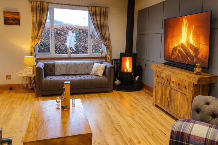 Highland Getaway W/ Hot Tub, Cinema & Log Fire - Arrochar
