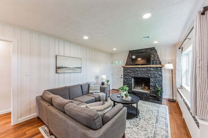 Unique Cottage + King Bed + Kids Toy Room - Honey Brook, PA