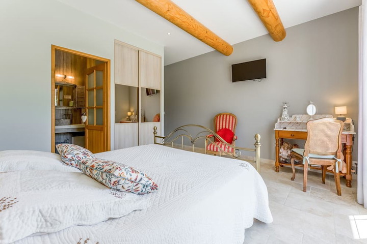 Chambre 'Jean Giono', La Bastide Des Mereuilles Avec Terrasse Privée, Wi-fi Et Climatisation - Orange