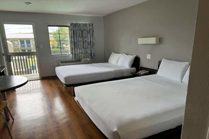 1 Queen Bed | Los Angeles - Chino Hills, CA