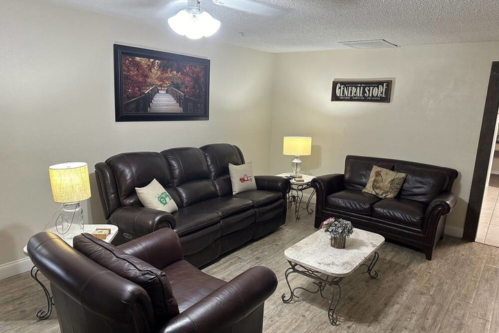 One Of Kind Property - 6 Bedrooms & 6.5 Bathrooms Private & Spacious - Daytona Beach, FL