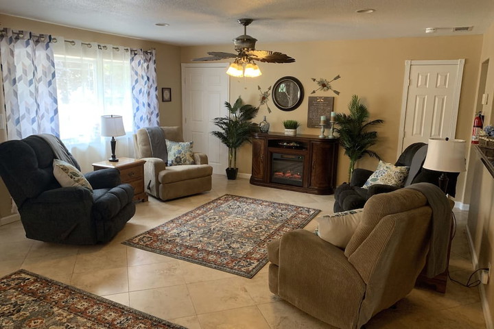 Huge Family/team/group Luxury Home, Pets & Wheelchair Friendly, Sleeps 13-18 - Fresno, CA