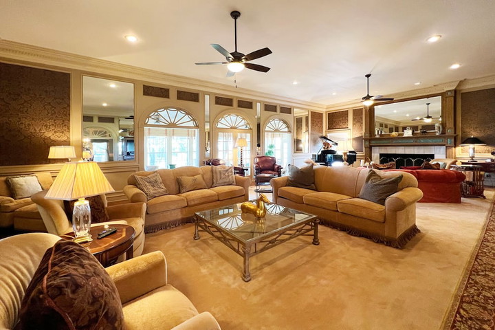 Magnificent Escape On 400 Acres - Canton, TX