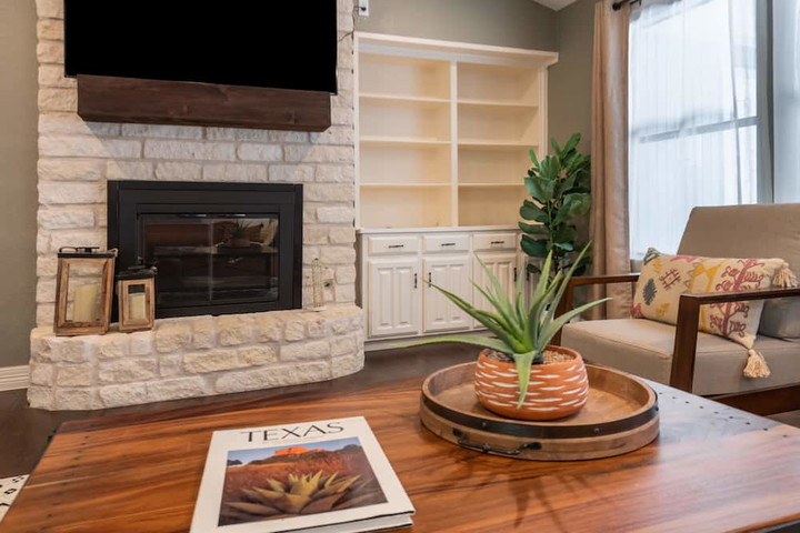 Pool Table, Bbq, Pool Table, Fire Pit, Nearby Golf Courses - Carrollton, TX