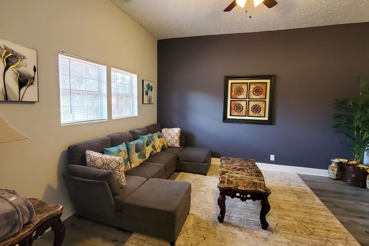 4 Beds 2 Bath House- 2 Blocks To Gwcc, Mercedes Benz Stadium, Close To Downtown - Georgia Aquarium, Atlanta