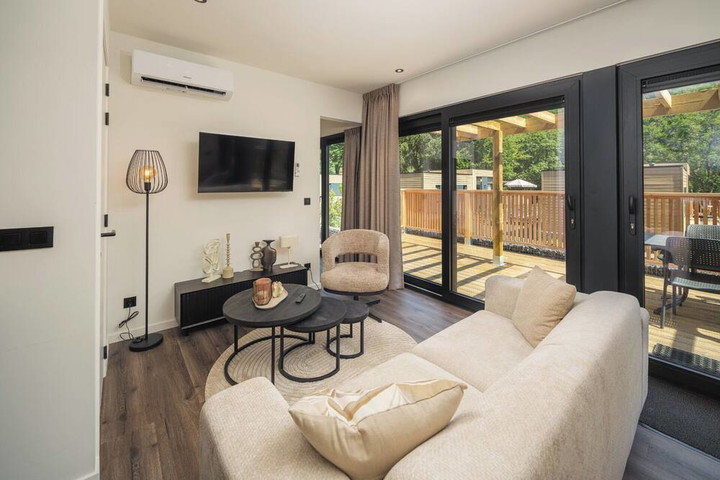 Luxury Lodge With Private Hot Tub Where Indoor And Outdoor Living Blend Seamlessly - Luxembourg