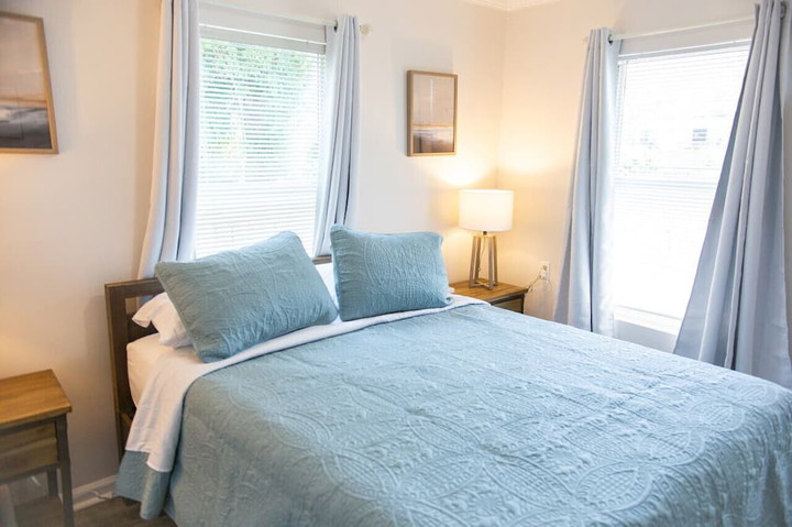 Cozy Cottage Only 4 Blocks From The Ocean! - Jacksonville Beach, FL