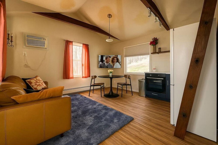 Catskill Tiny Home, King Bed & Hot Tub On 18 Acres - Hudson Valley, NY