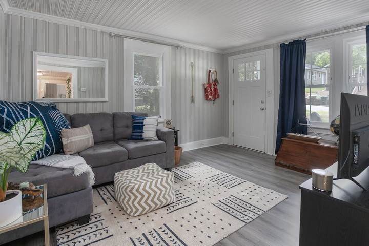 Cottage Central To Downtown/midtown & Walk To Hospital - Greensboro, NC