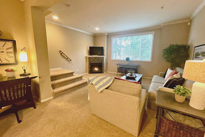 Luxury Townhouse In The Heart Of Sammamish - Snoqualmie, WA
