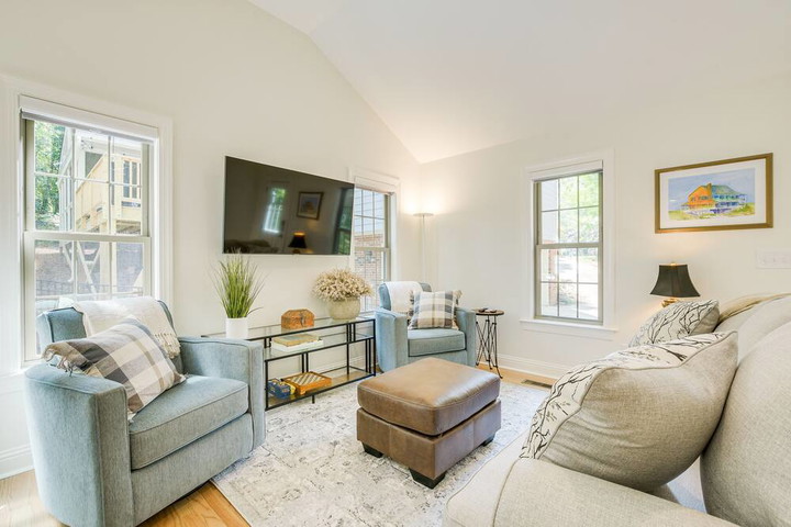 Beautiful Raleigh Cottage Rental: 5 Mi To Downtown - Raleigh, NC