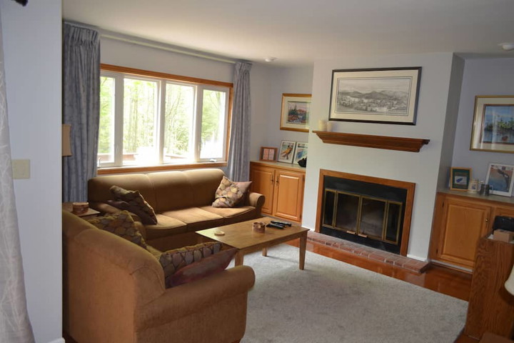 3br Townhouse, Walk To Downtown .3 Miles - Saranac Lake, NY