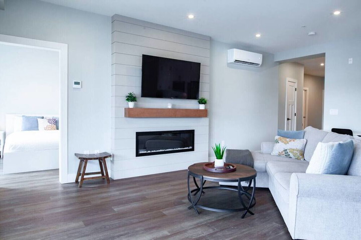 The Oasis | Lake + Mtn Views + Fireplace + Sleeps 6 - Harrison Hot Springs