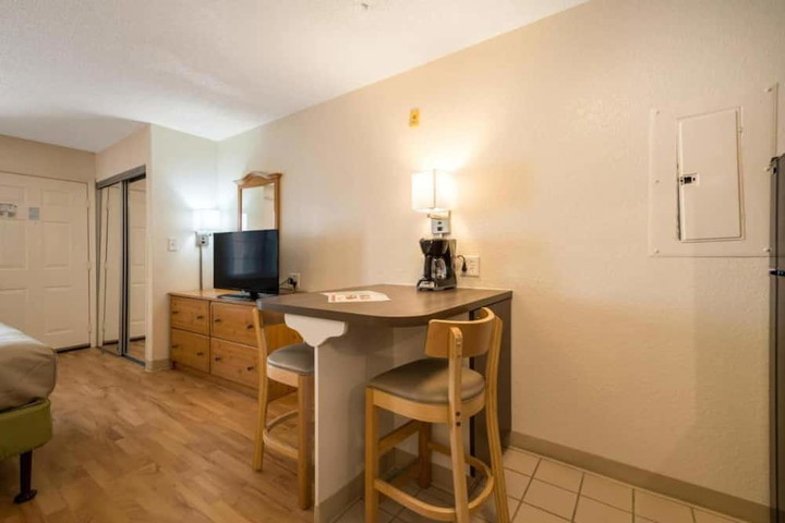 1 Queen Bed | Non Smoking - Duluth, GA