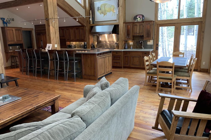 Large Lodge Style Mountainside Ski Chalet, Great Amenities, Amazing Location! - Jackson, WY