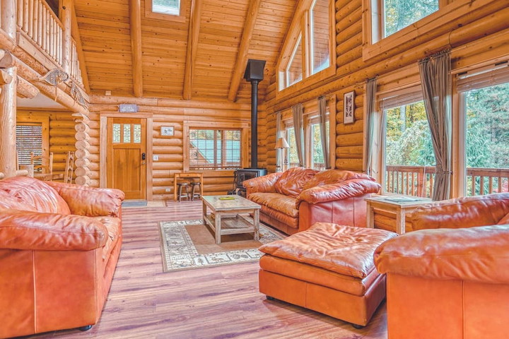 Forest View Lodge: Game Room, Woodstove, Bbq, Hot Tub, Dogs Welcome - Oregon
