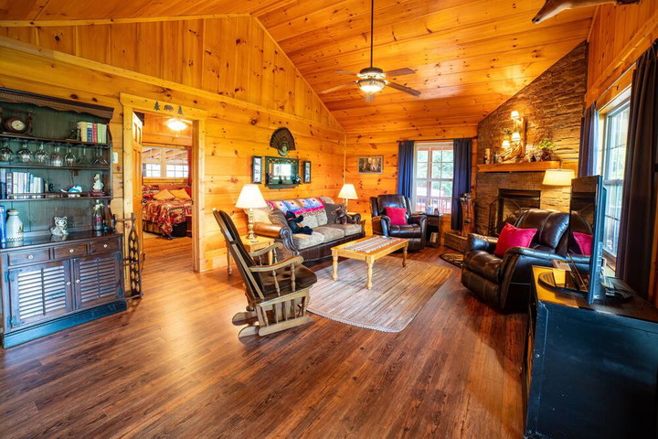 Haven In The Hills! Spectacular Views, River Access, & 5-star Amenities! - Murphy, NC