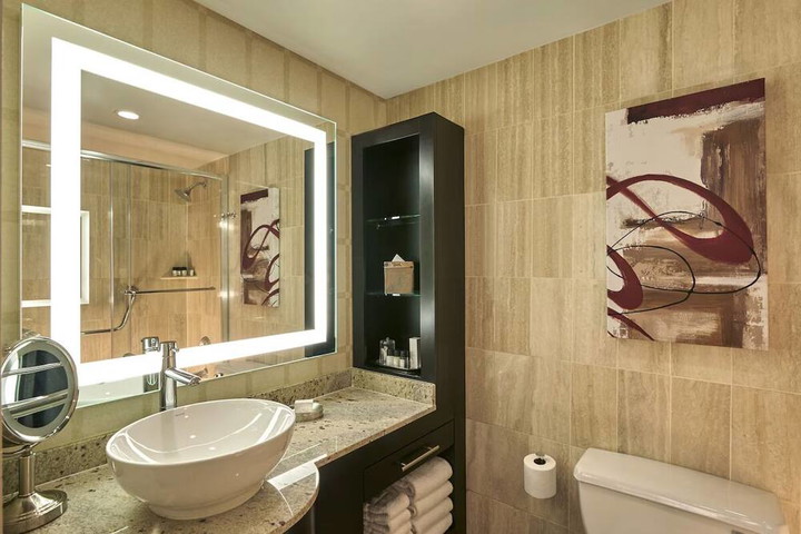 Cozy & Modern Stay Near The Vegas Action  Pool Access - North Las Vegas, NV