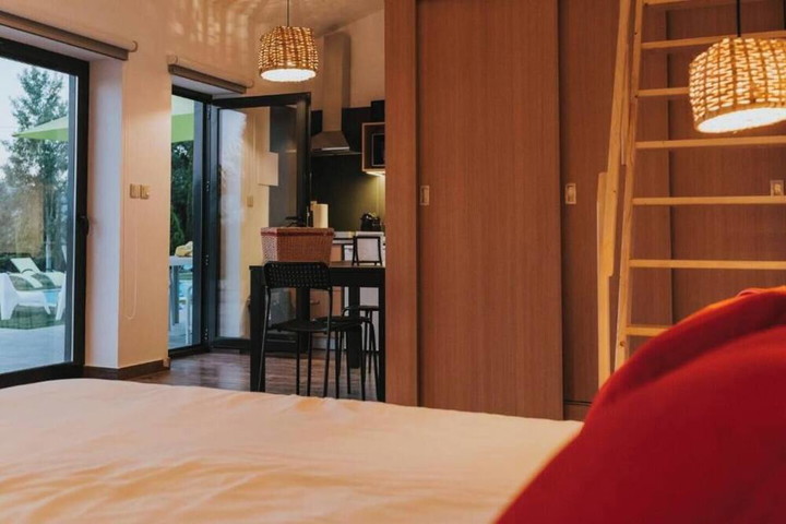 50 M² Private Suite For Up To 5 Guests, With A King Bed, Three Single Beds, Private Bathroom And Equipped Kitchenette. Shared Seasonal Pool, Garden And Stargazing Area. Free Gated Parking. Pets: 7/night. - Covilhã