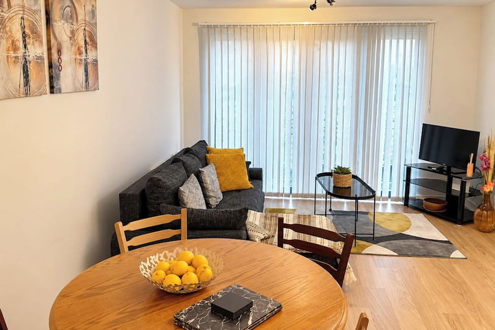 1-bed - Sleeps 4 - Parking - Central Location - Wolverhampton