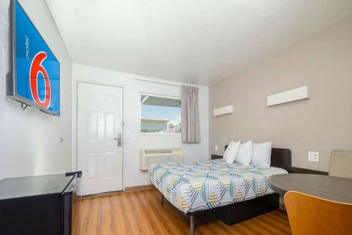 2 Full Beds | Non-smoking, Mini Fridge - Rancho Cucamonga, CA