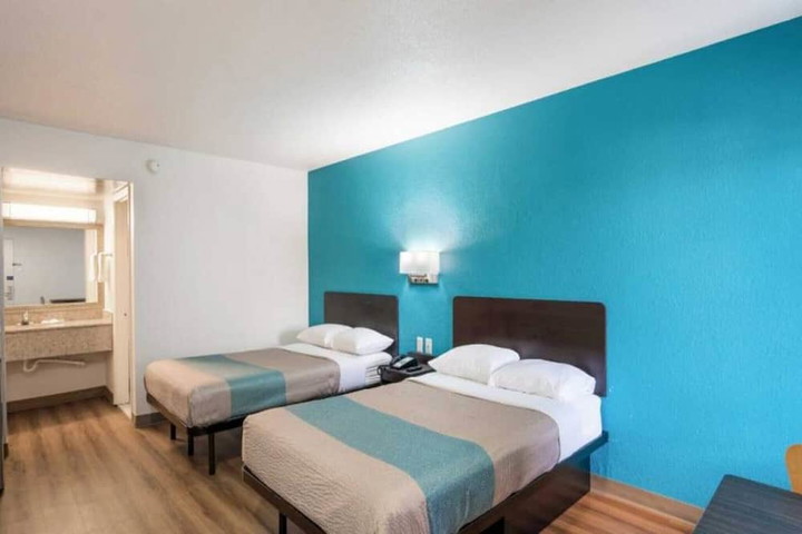 2 Full Beds | Non-smoking, Micfridge - Lexington, KY