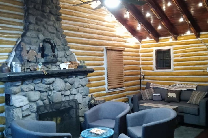 Original Chestnut Log Cabin In A Lake Community - New Jersey