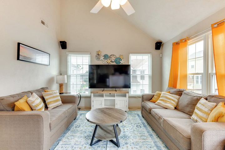 Walk To East Beach: Apt W/ Outdoor Space - Norfolk, VA