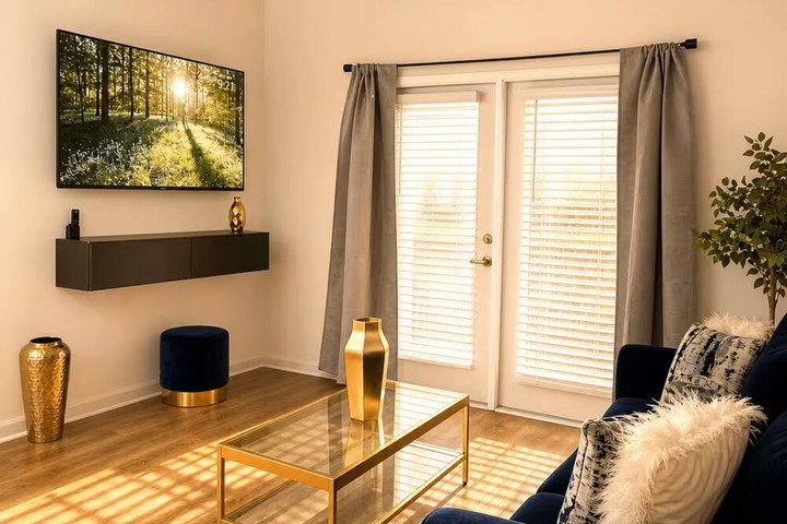 King Bed Suite, 8 Min Airport, Fast Wifi & Gym - Jacksonville, FL